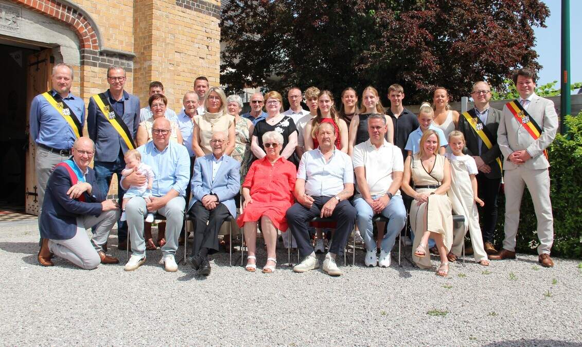 Diamanten strik voor Noël (81) en Maria (81): “Pa verliest wel eens ...