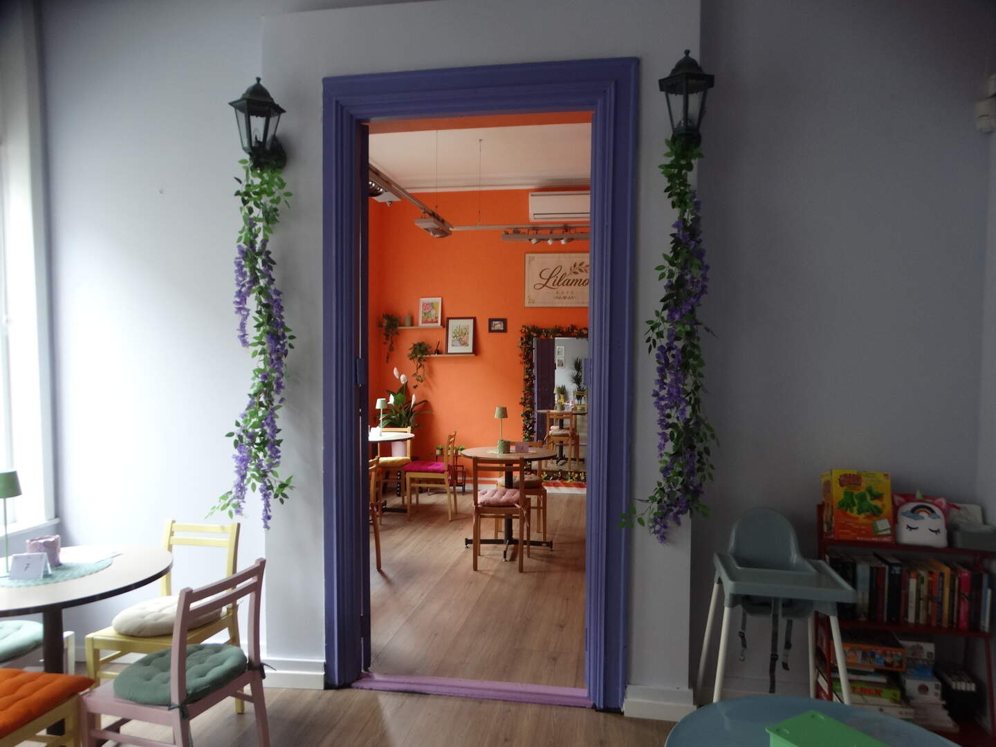 Esra (33) en Köksal (36) openen kleurrijke koffiebar in stadscentrum ...