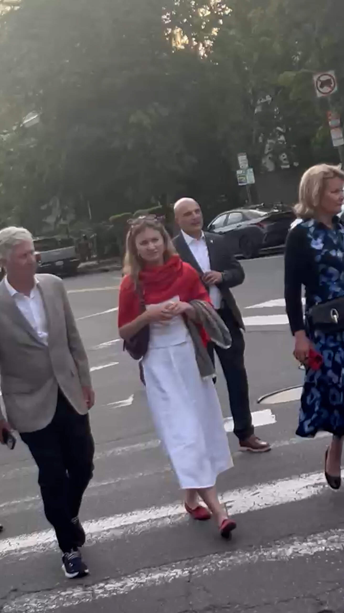 Beelden tonen hoe kroonprinses Elisabeth mama en papa door ...