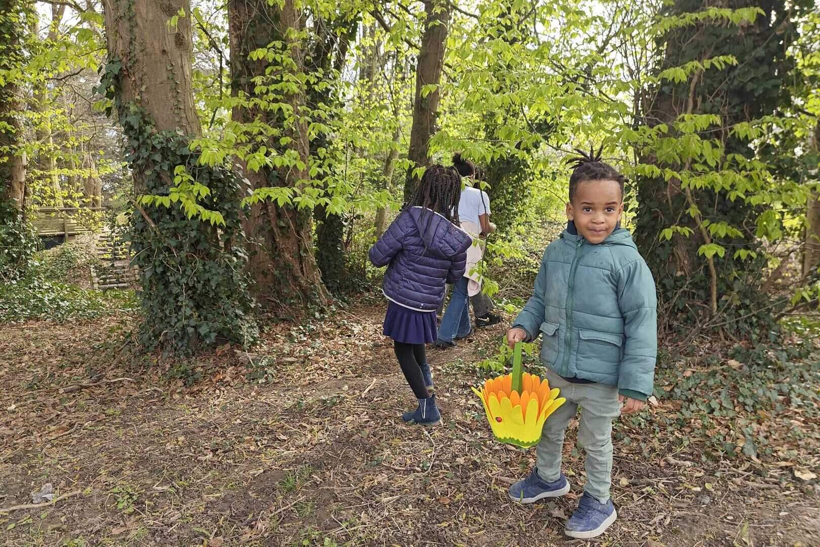 Kinderen rapen paaseitjes op allereerste Apéro Urbain van Parkcafé ...