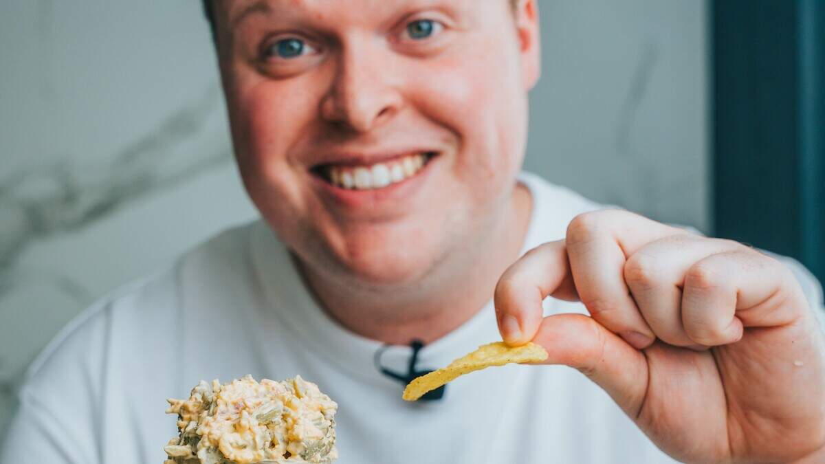 Topchef Timon Michiels test viraal recept voor pickle dip: “Ideaal voor ...