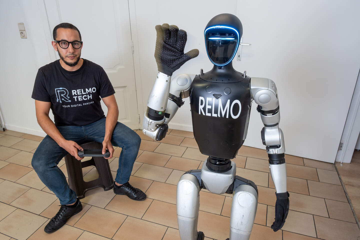 In Antwerpen kan je een humanoïde robot huren om je feestje op te ...