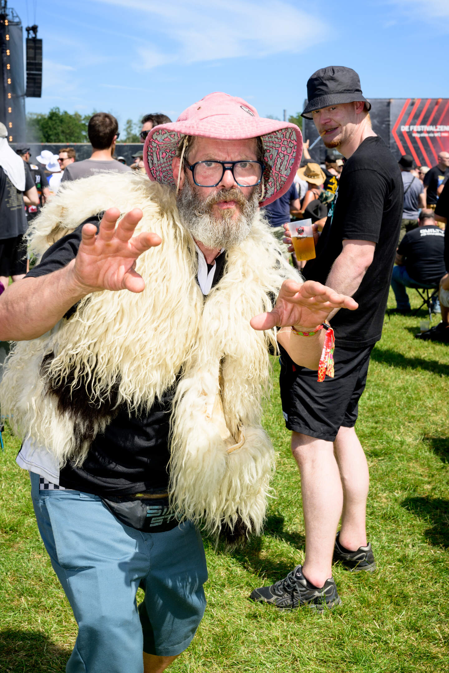 IN BEELD. Genoeg drank, al dan niet artistiek naakt en hete outfits: zo ...