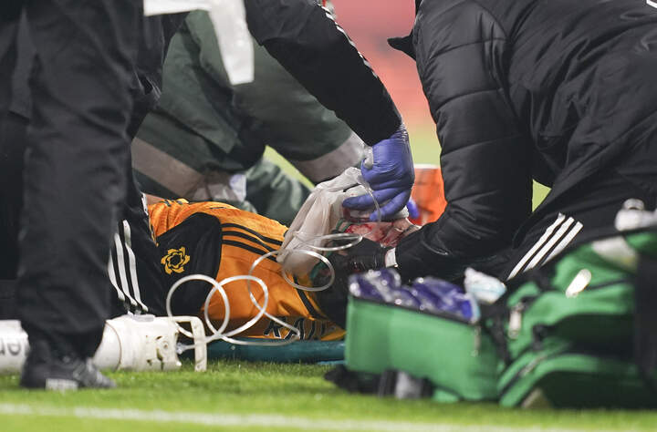Daarom draagt Mexico-spits Raul Jimenez opvallende “haarband” tijdens ...