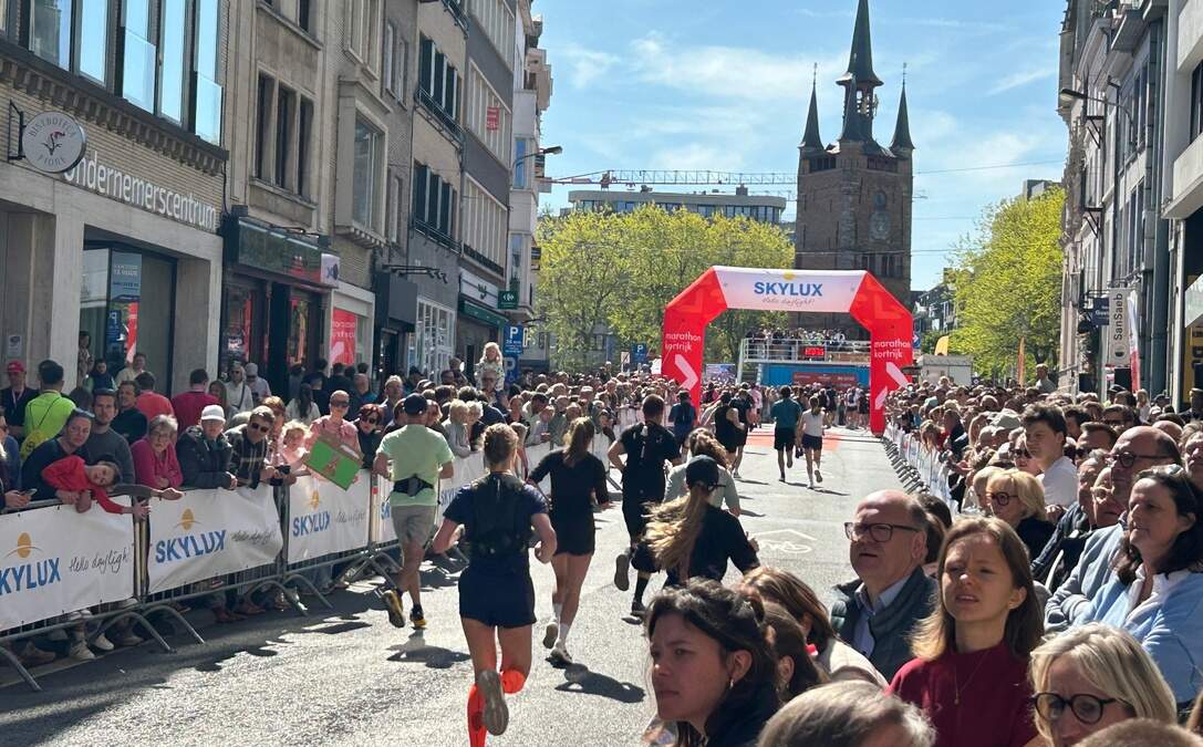 Lopers kunnen via ludieke actie dan toch marathon in Kortrijk uitlopen ...