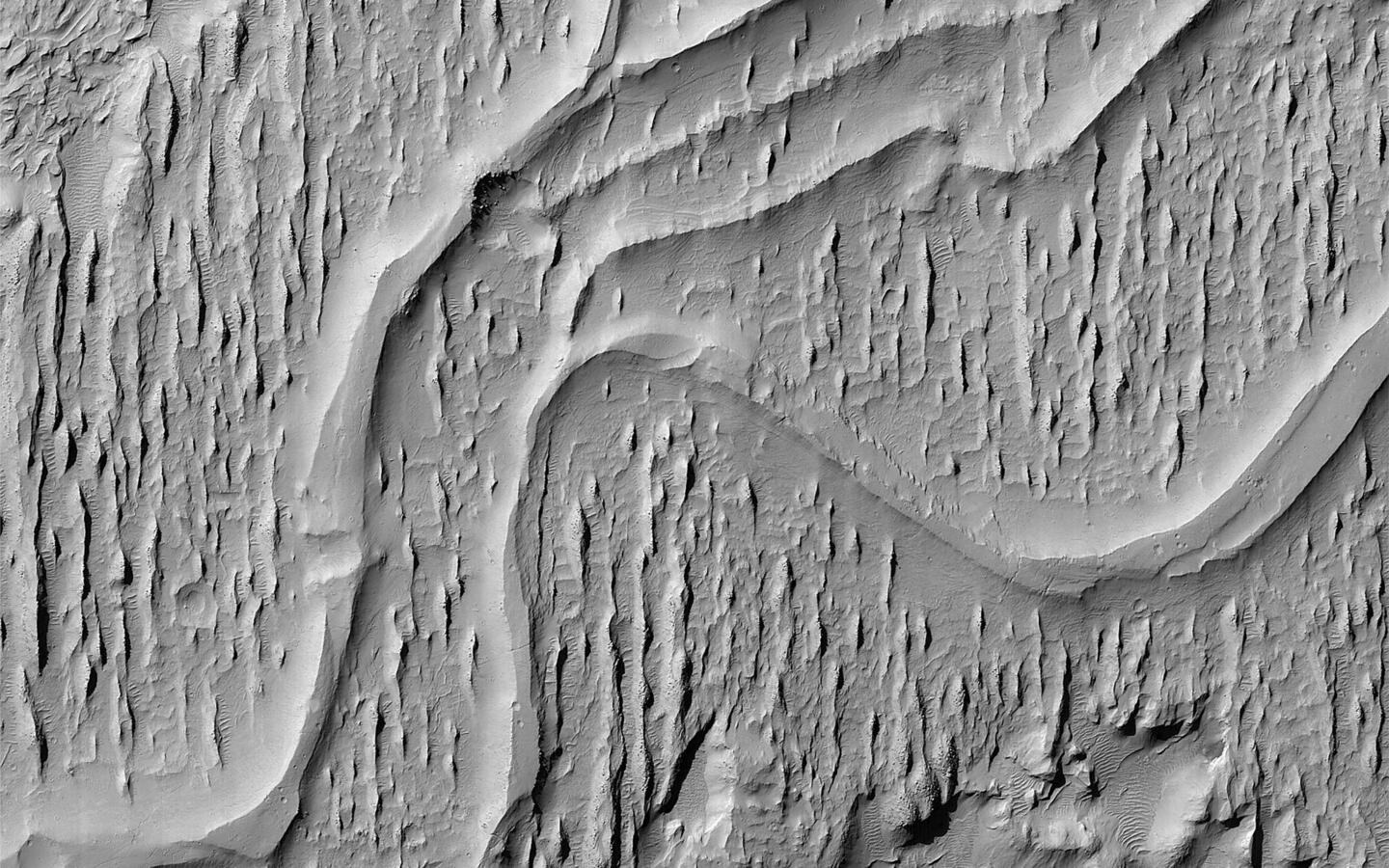 Wetenschappers ontdekken voor het eerst vloeibaar water op Mars, maar ...