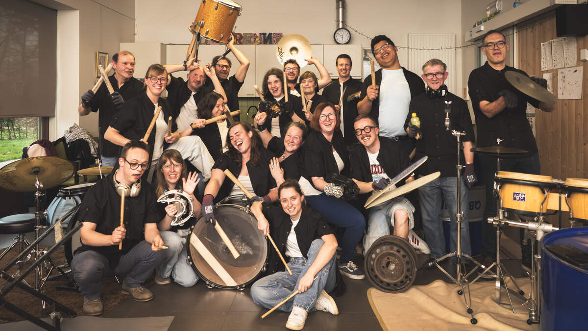 Mensen met beperking staan op het podium van Rock for Specials: “Tonen ...