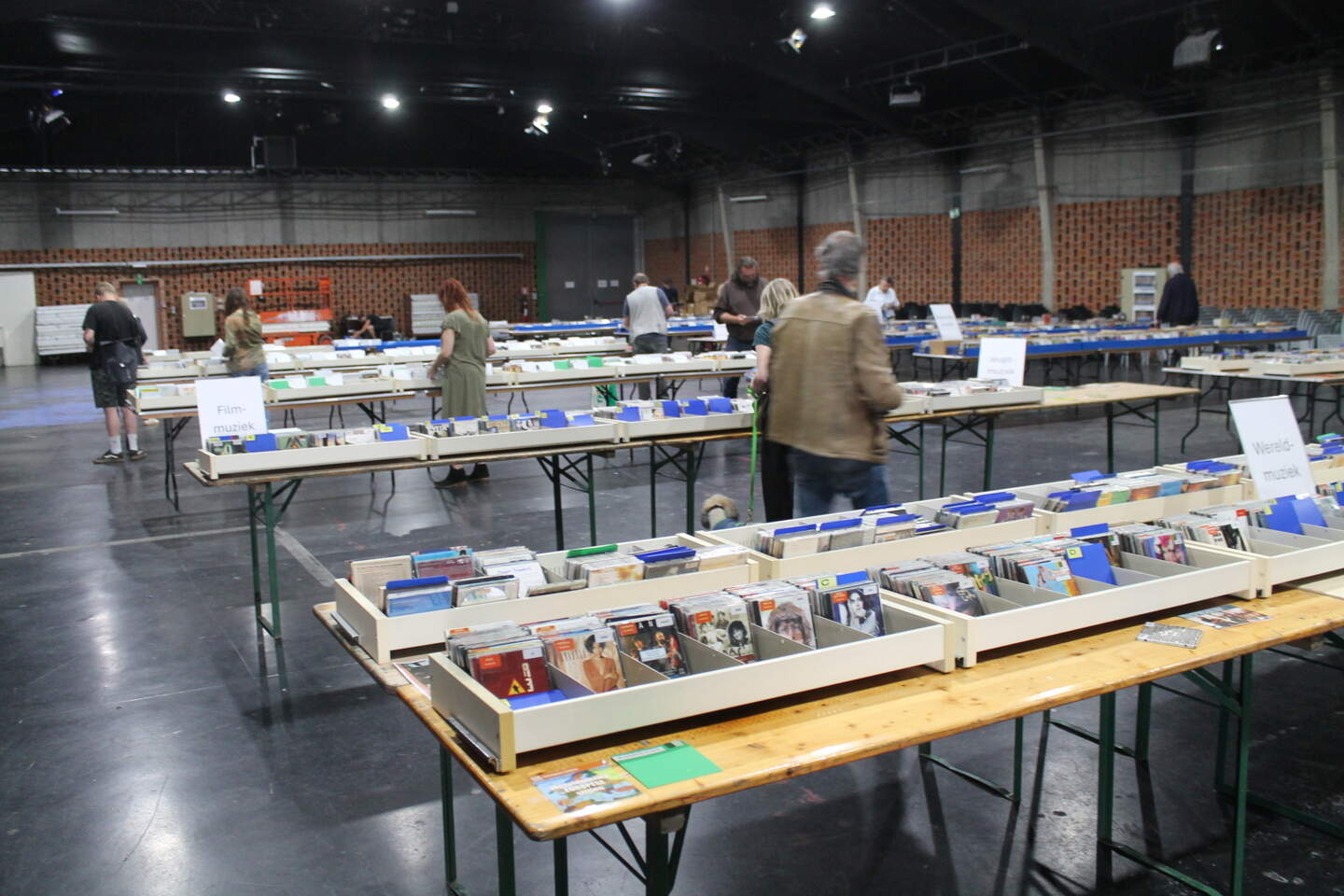 Bib verkoopt indrukwekkend cd-collectie: “Het doet een beetje hartzeer ...