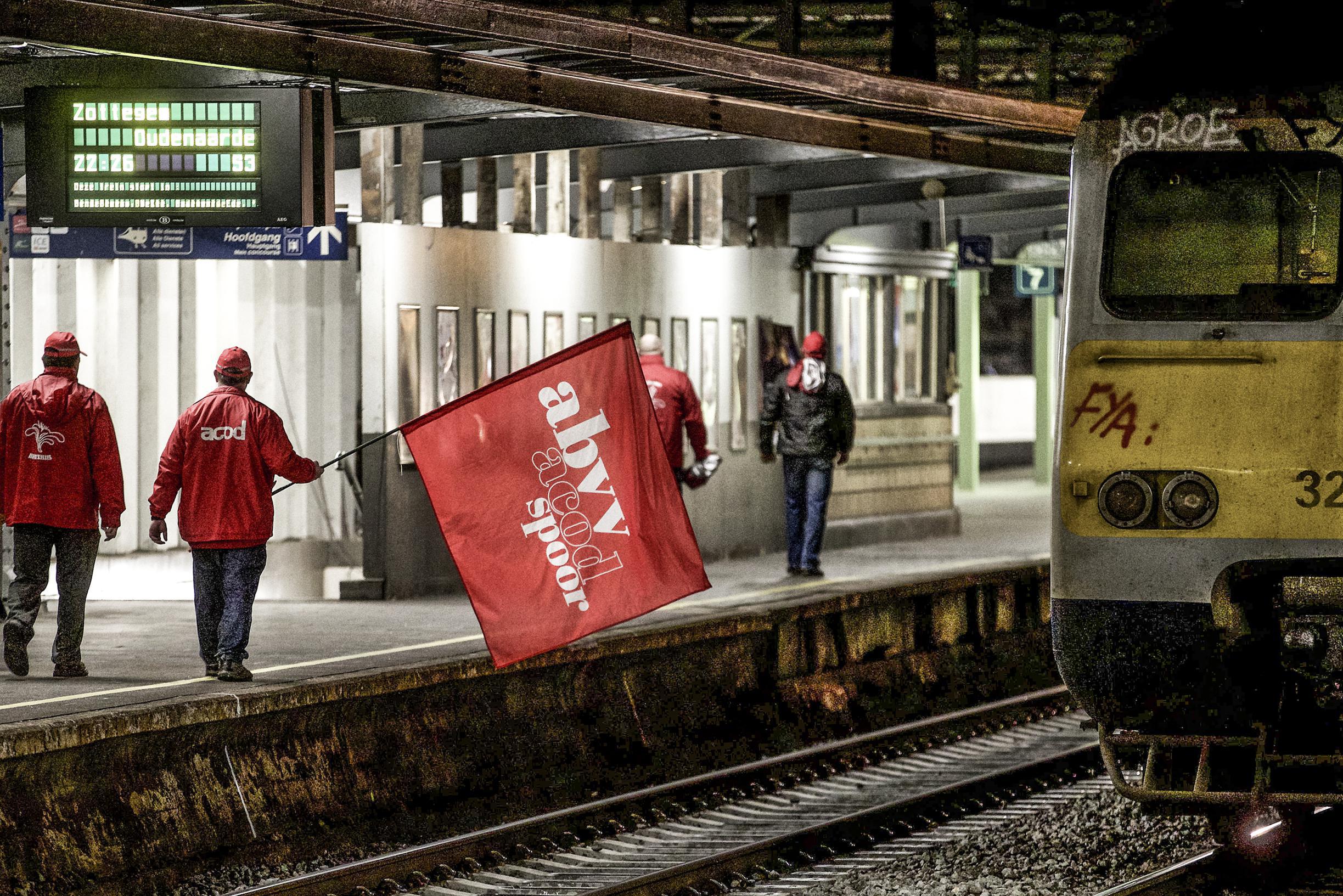 Wat is de impact van de treinstaking op het spoor en hoe zit het op de ...