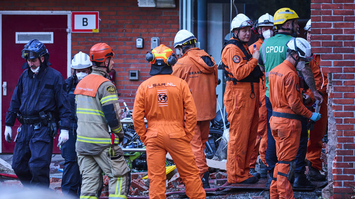 Geen slachtoffers gevonden onder puin na zware explosie in Amsterdam ...