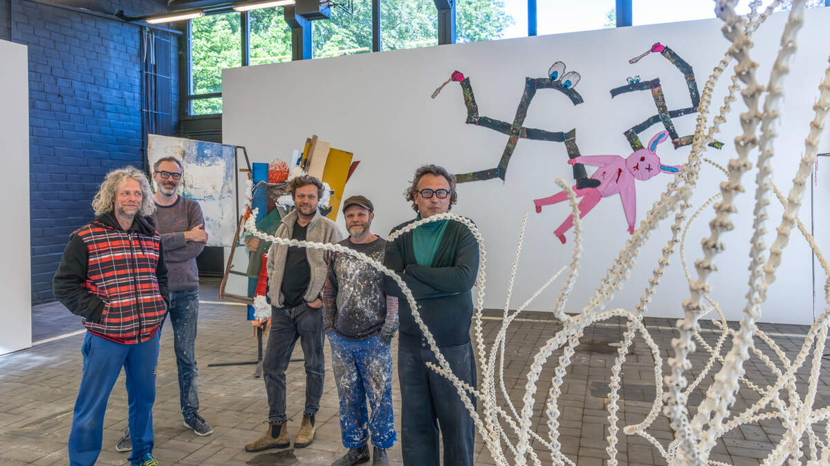 Sanatorium opent deuren voor eerste expo: twaalf kunstenaars nemen oude ...