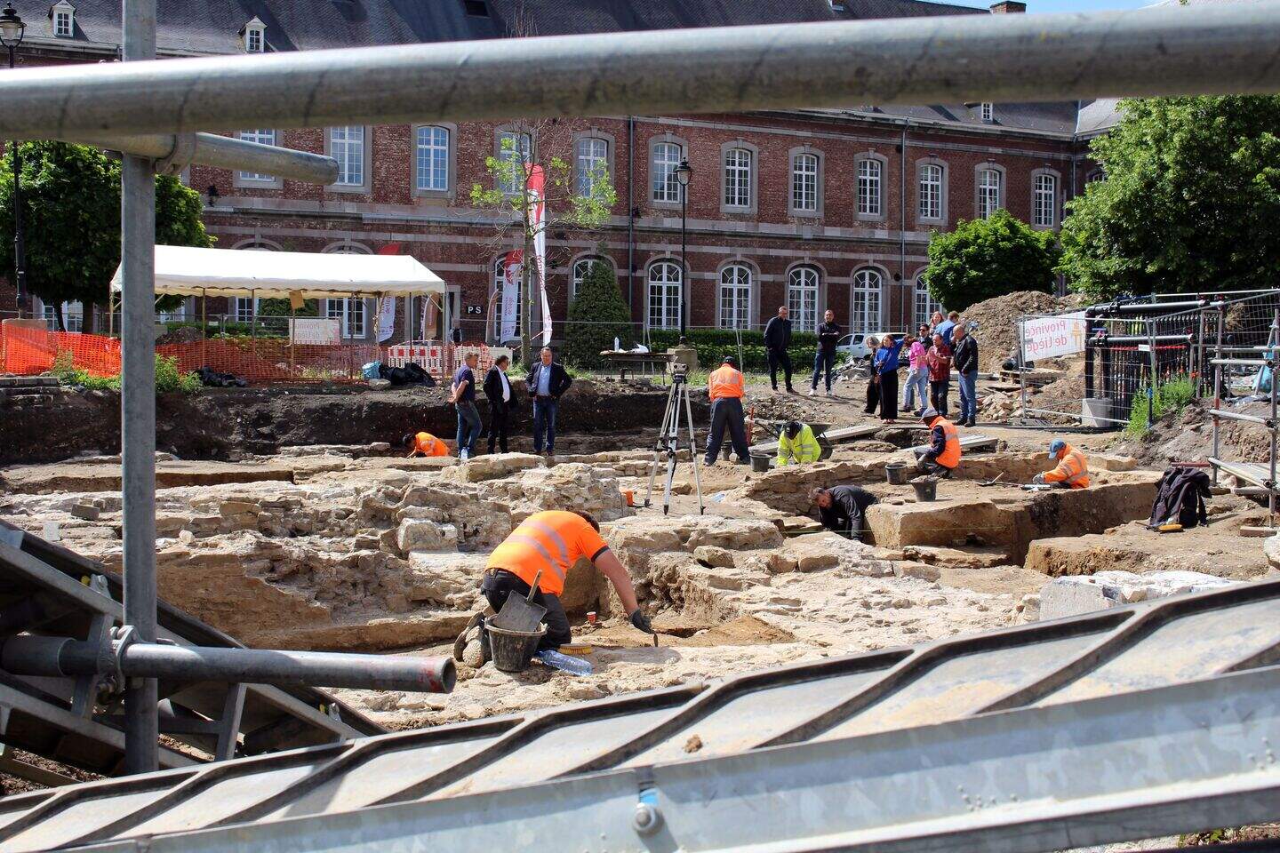 Eeuwenoude kerk uit het jaar 1.000 ontdekt op kazernesite in Luik | GVA