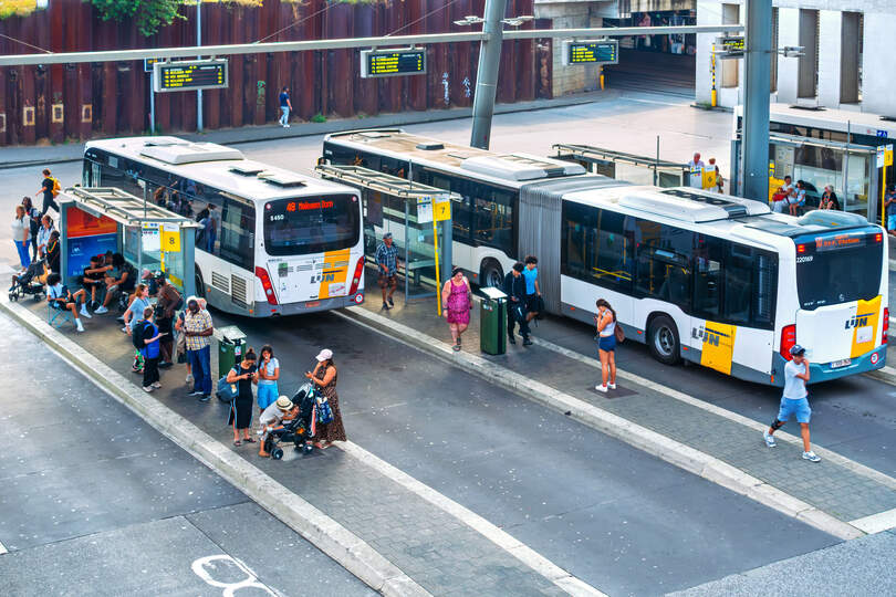 Vanaf september rijden Gentse jongeren tot 18 jaar gratis met tram en ...