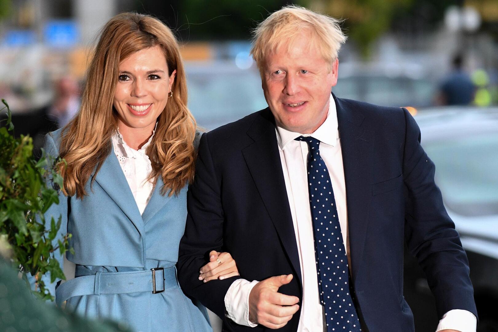 “We zijn tot over onze oren verliefd”: Boris en Carrie Johnson ...