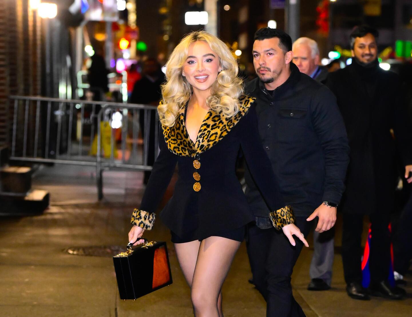 Van Sabrina Carpenter tot Rihanna: waarom sterren opnieuw pronken met ...
