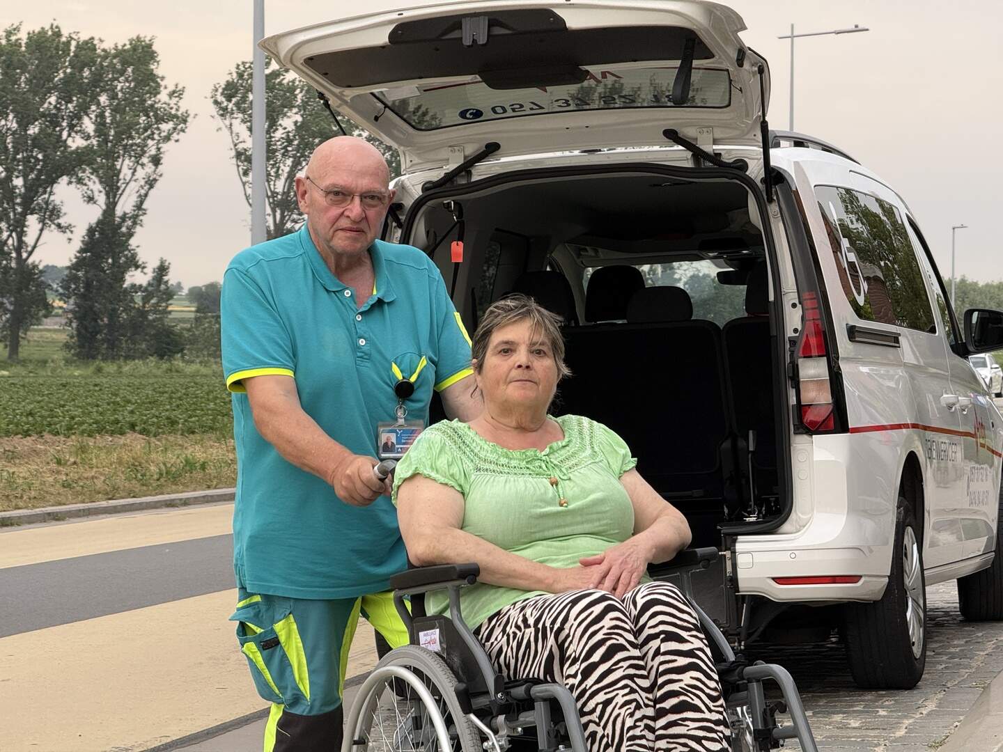 Als Rose-Marie (67) met ziekenvervoer naar ziekenhuis wil, moet ze in ...