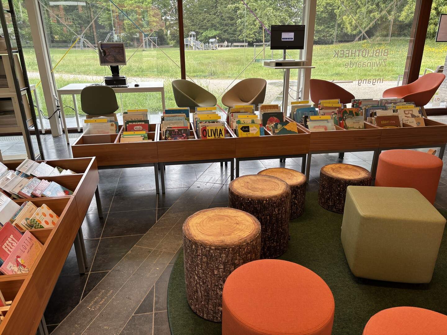 Na grondige opfrisbeurt heropent deze bibliotheek opnieuw de deuren met ...