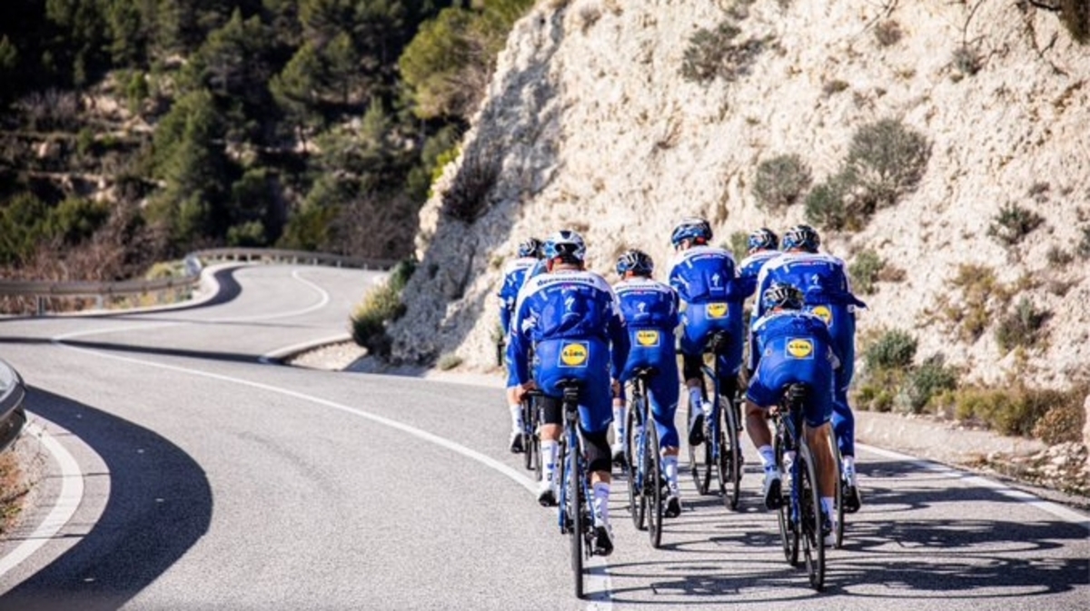 Deceuninck - Quick-Step trekt op stage in eigen land: “De groep nog ...
