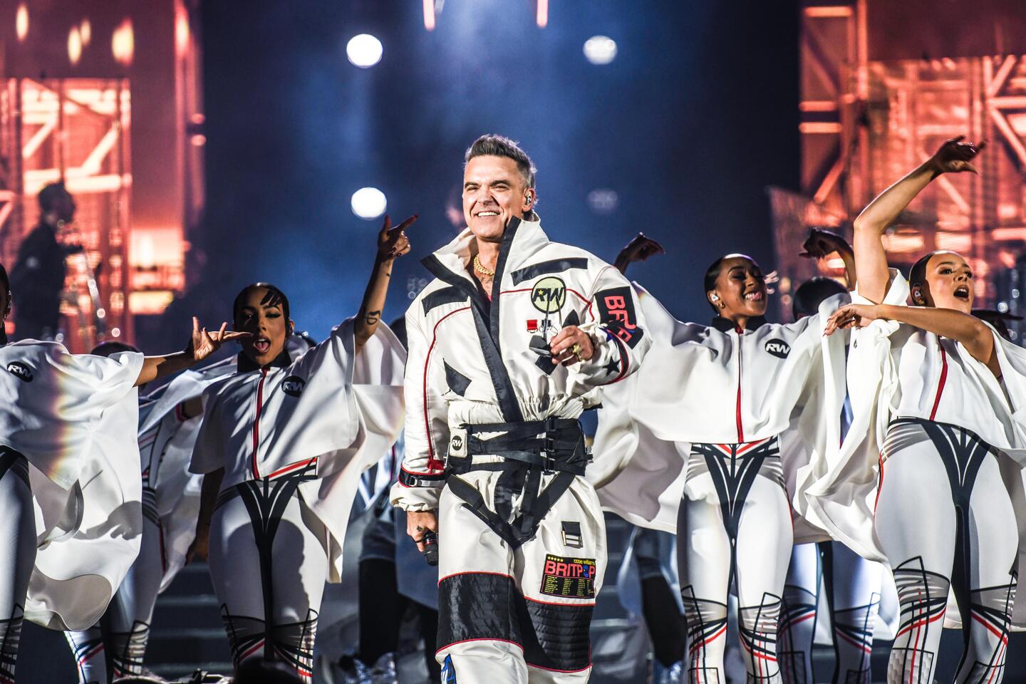 ‘VIPS’ gaan op de vuist bij concert Robbie Williams: “We hebben gefaald ...