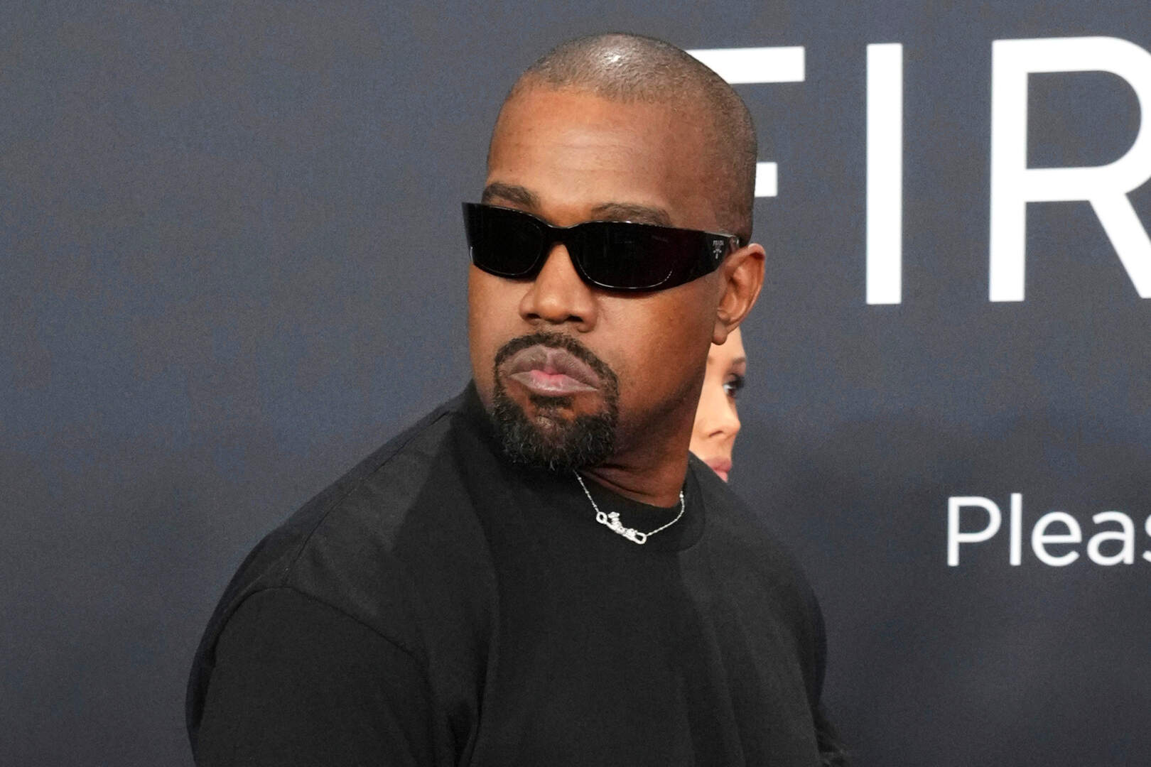 Kanye West start Europese tournee met megaconcert in Istanboel nadat ...