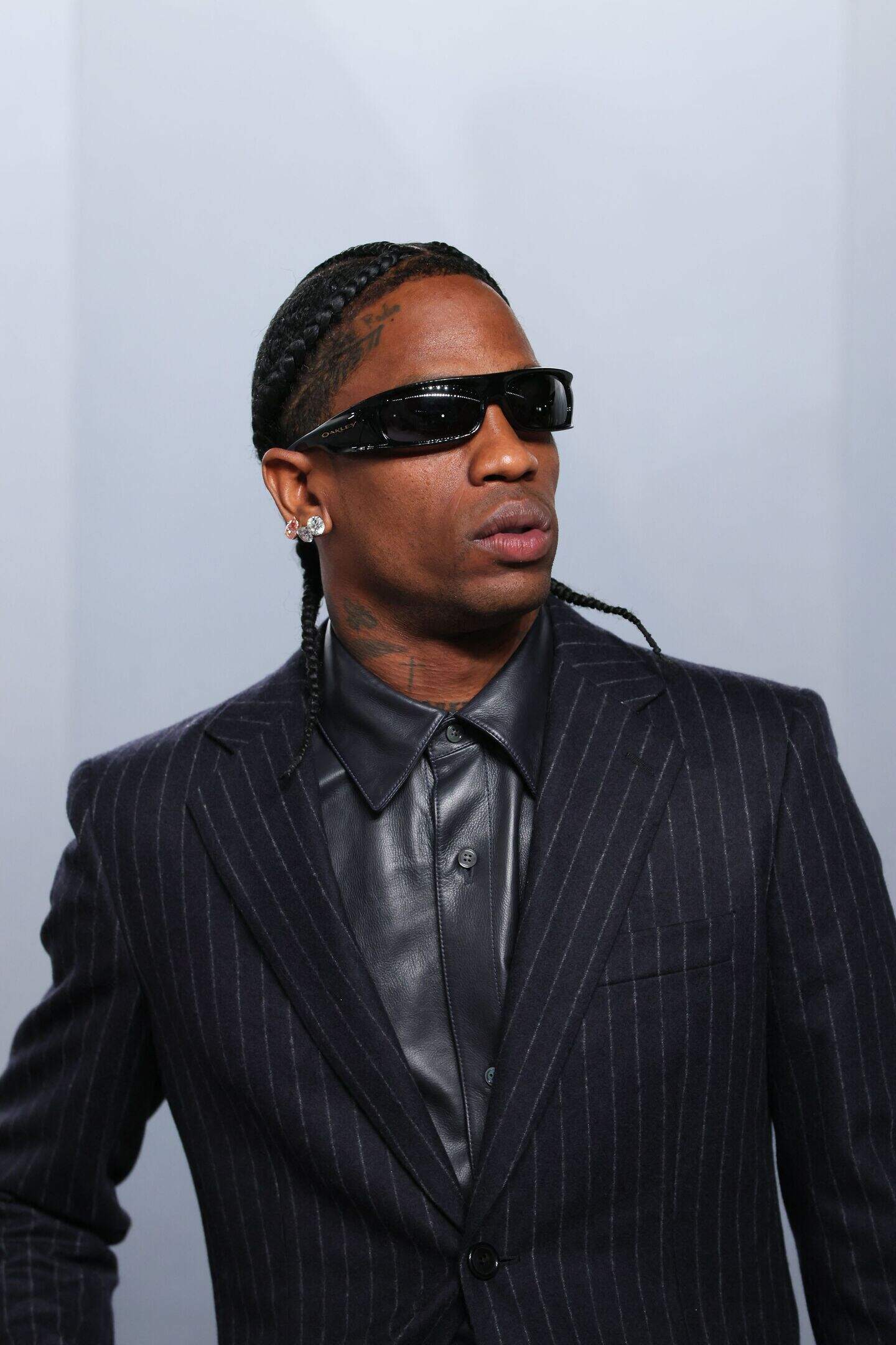 Italië verbiedt concerten van Kanye West en Travis Scott om ...