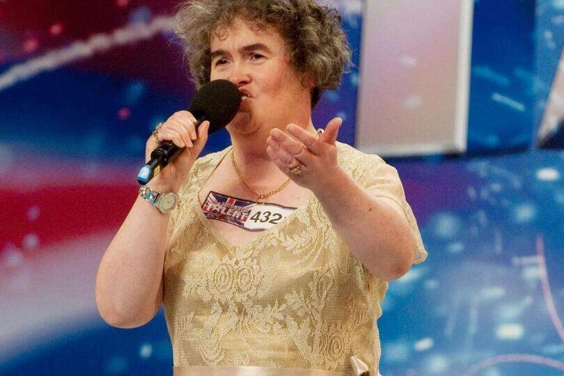 ‘Britain’s got talent’-zangeres Susan Boyle (65) verrast met nieuwe ...