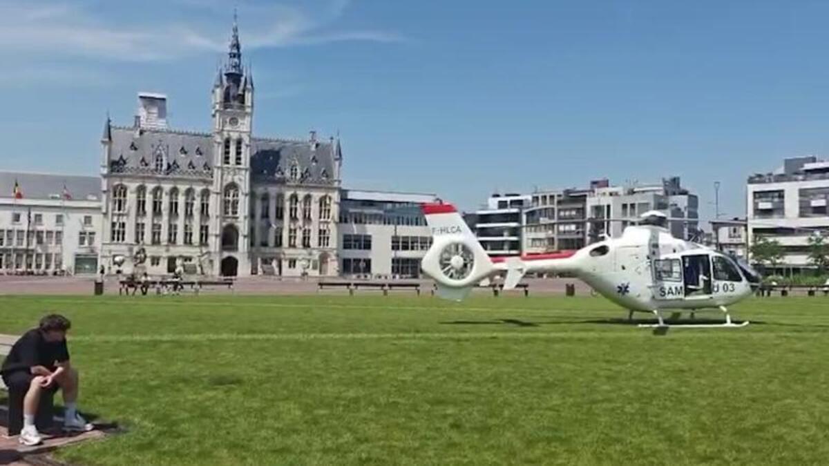 MUG-Helikopter landt op de Grote Markt in Sint-Niklaas | GVA