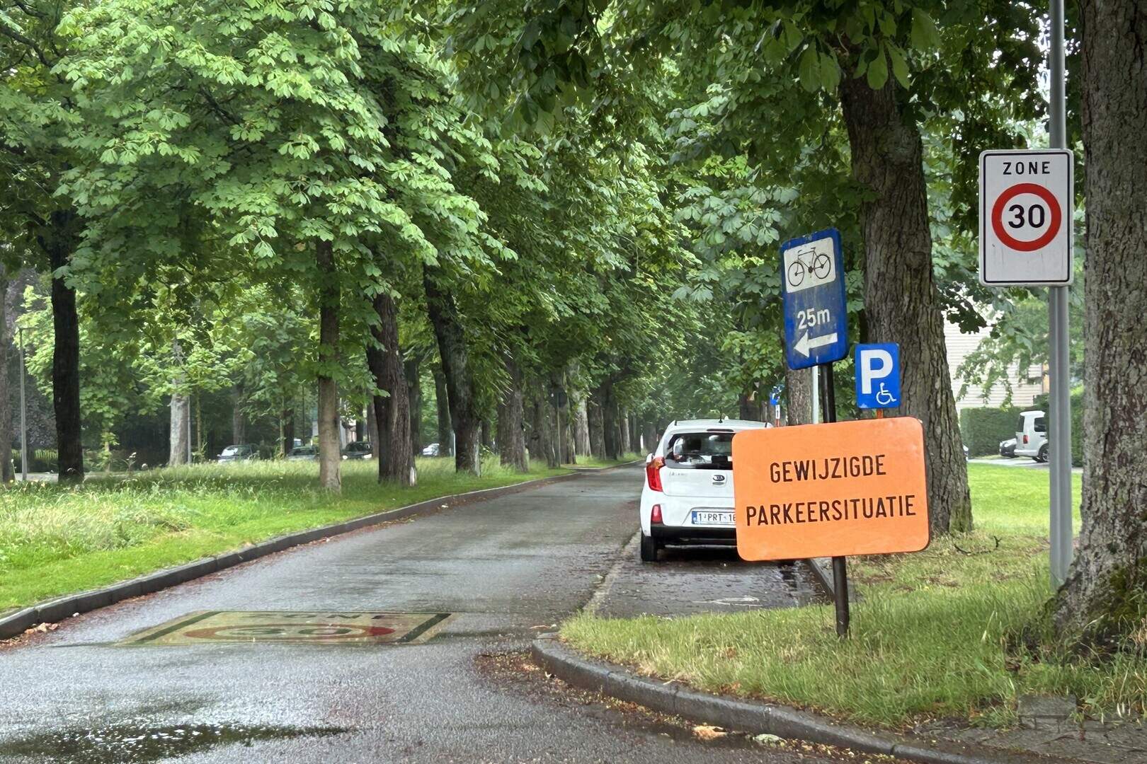 Bewoners Weversstraat vinden amper nog parkeerplaats voor hun deur na ...