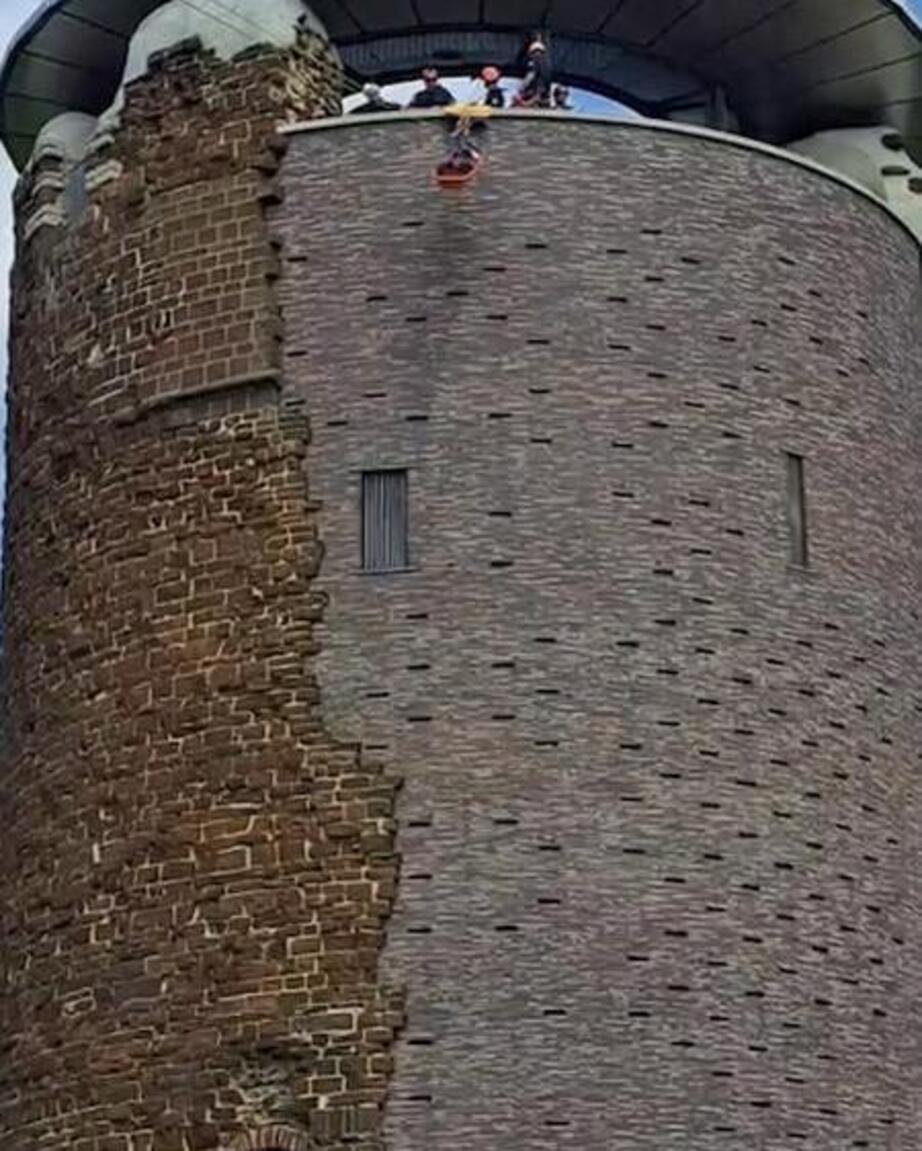 Bijzondere beelden: klimteam van brandweer haalt persoon met touw van ...