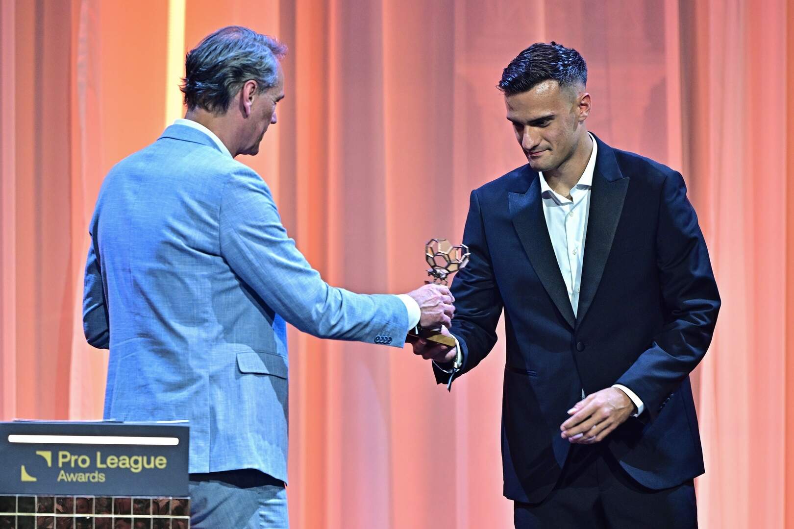 Aleksandar Stankovic (Club Brugge) uitgeroepen tot Nieuwsblad Talent of ...