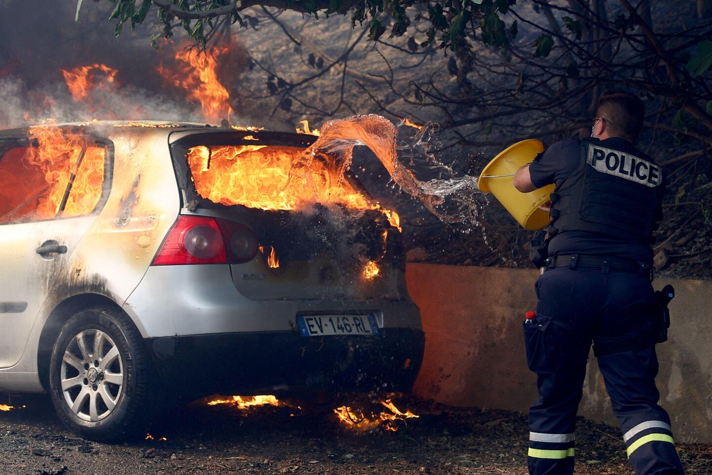 Marseille baadt in bruine rook en as, Vlamingen getuigen: “Toen we as ...