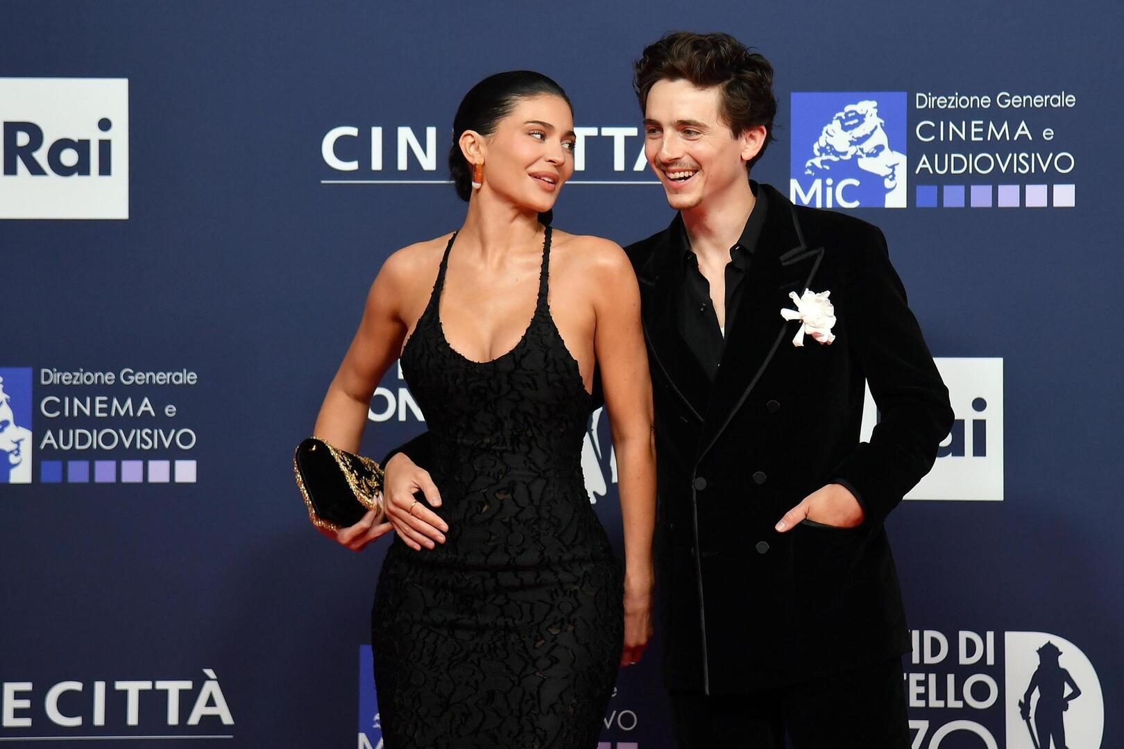 Kylie Jenner en Timothée Chalamet voor het eerst als koppel op de rode ...