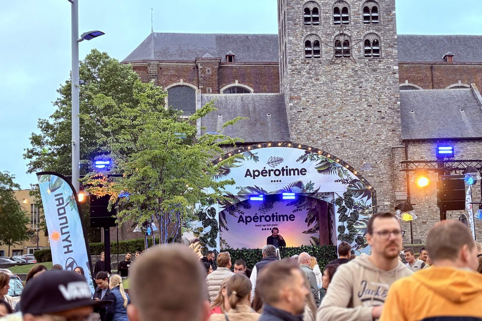 Apéro Time strijkt voor het eerst neer op markt Harelbeke: “Mogen zeker ...