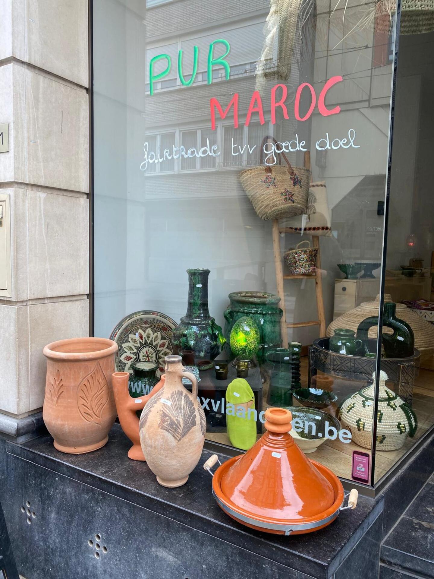 Voor betaalbare Marokkaanse tajines, tapijten en schalen moet je in ...