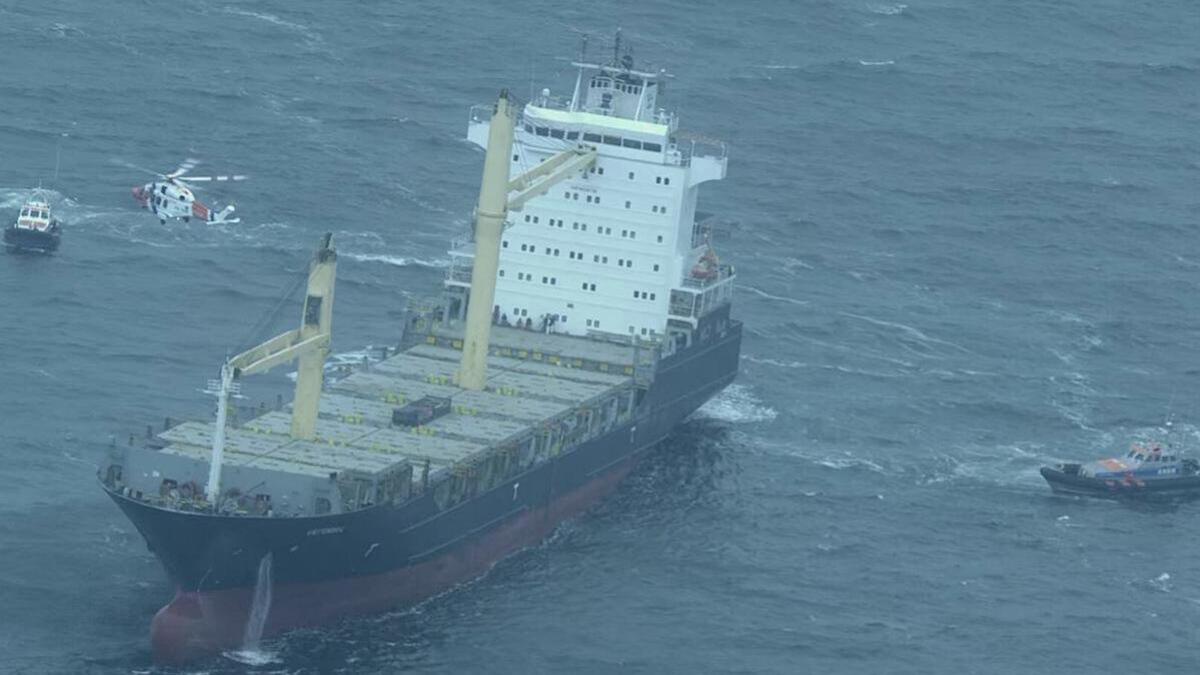 Brand op containerschip op Noordzee, reddingboten en ...
