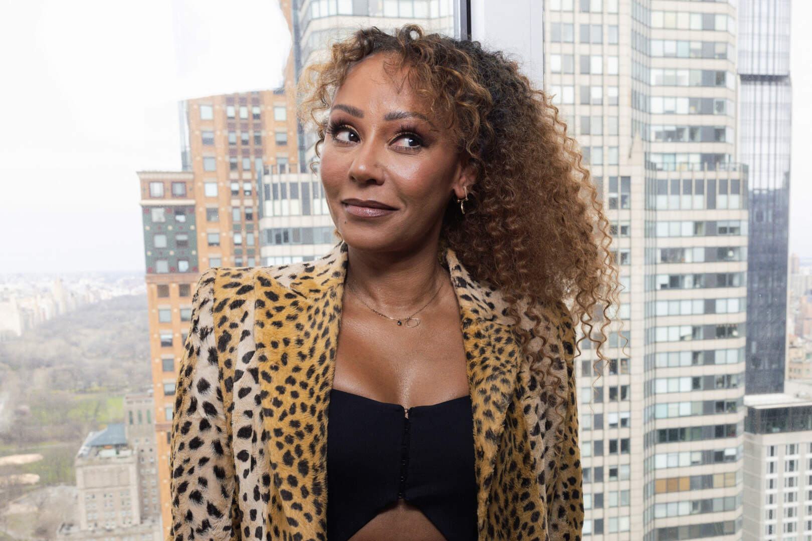 Mel B blikt terug op choquerend tv-moment met Spice Girls: “Vandaag zou ...