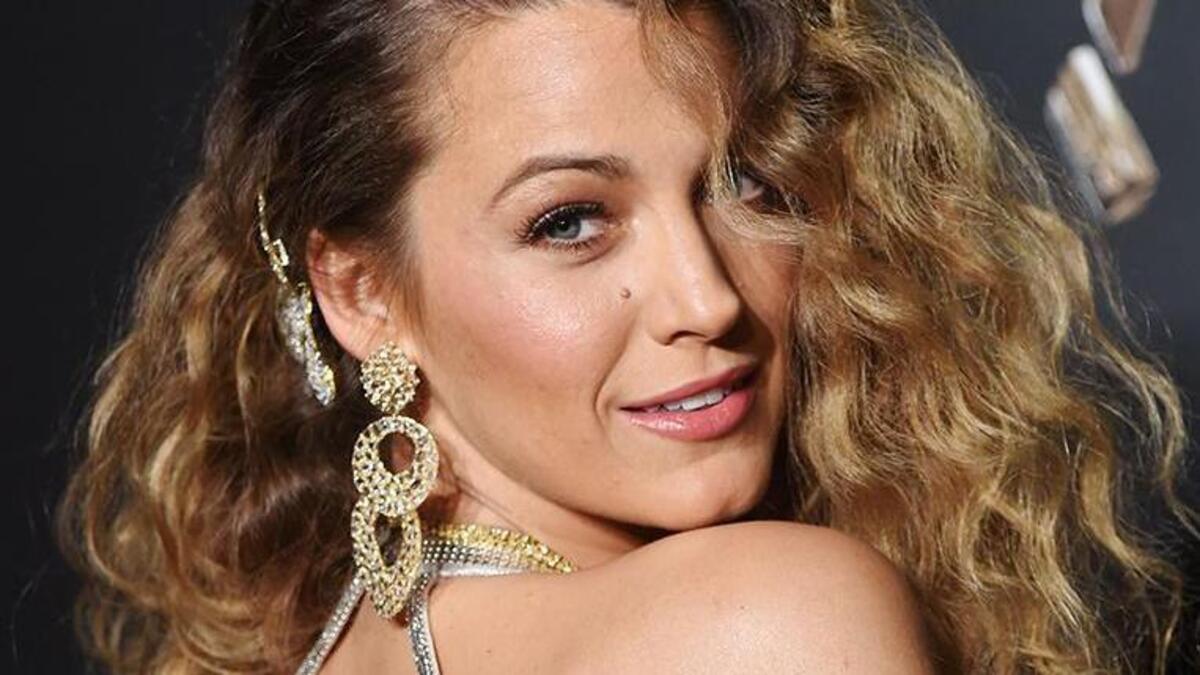 Boze Blake Lively deelt foto’s van haar buik om paparazzi weg te jagen ...