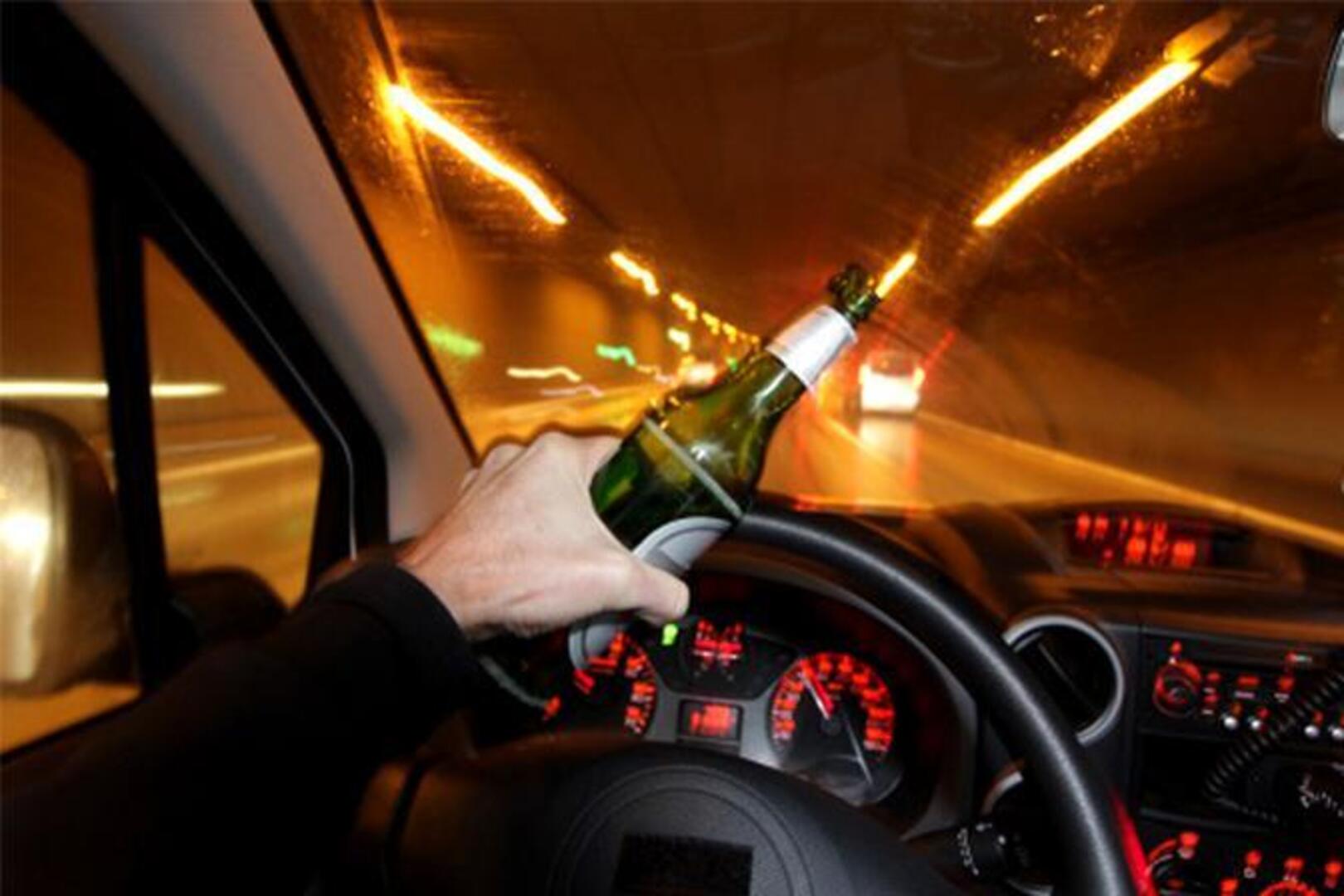 Dronken bestuurder rijdt doelbewust auto aan van man die politie belt ...