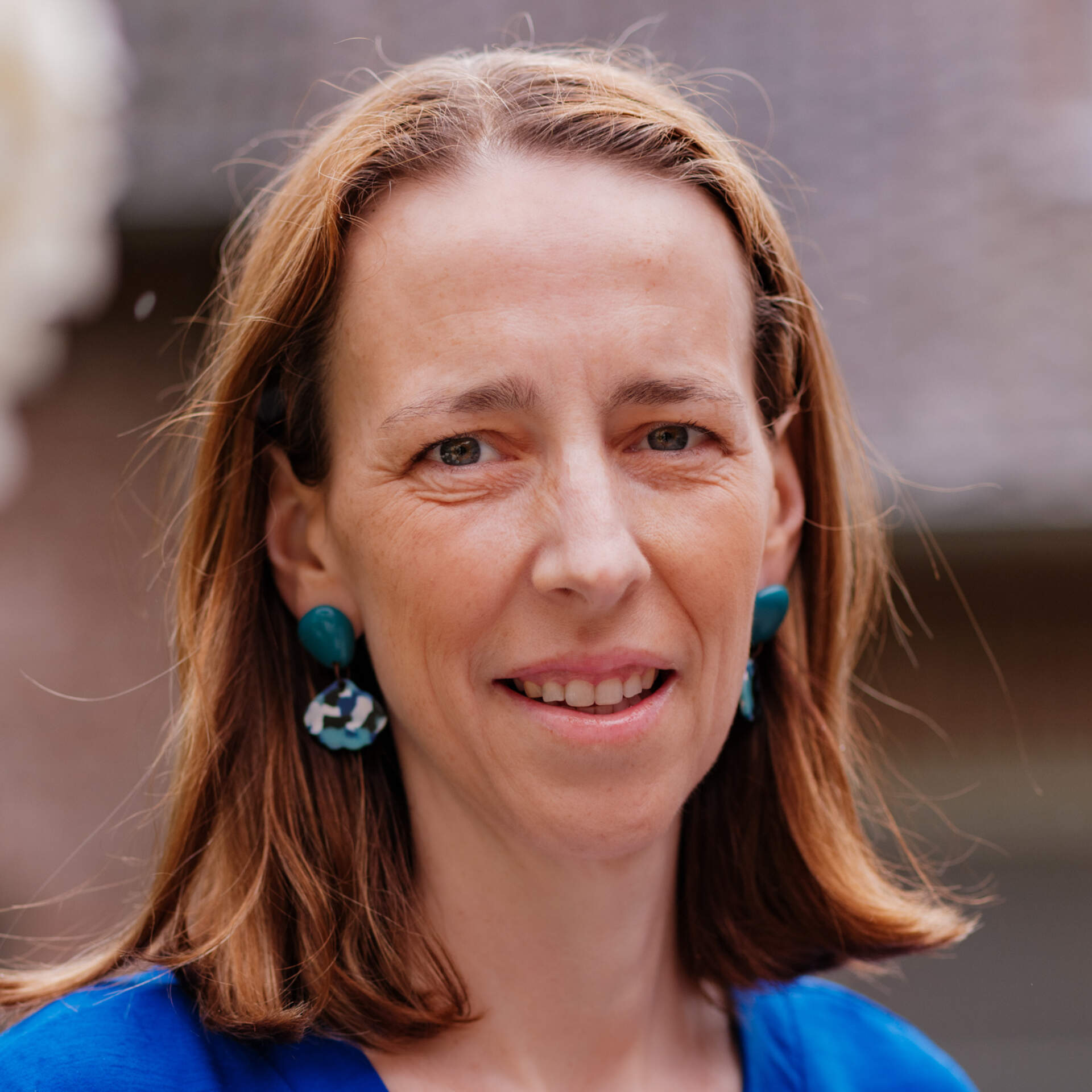 Eline (39) heeft ongeneeslijke kanker, maar zamelt toch geld in: “Voor ...