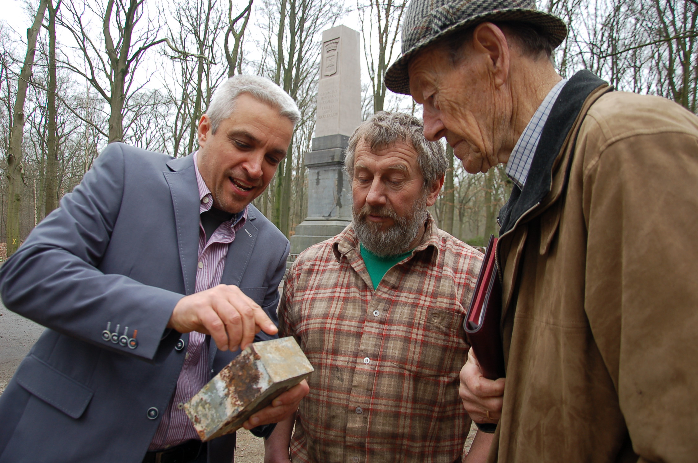 Brasschaatse obelisk geeft geheim niet (helemaal) prijs | Nieuwsblad