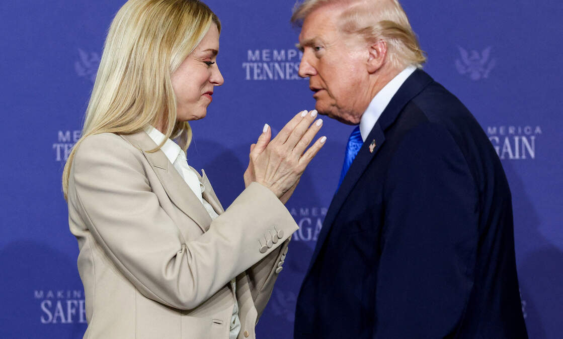 Trump ontslaat zijn minister van Justitie en vertrouweling Pam Bondi ...