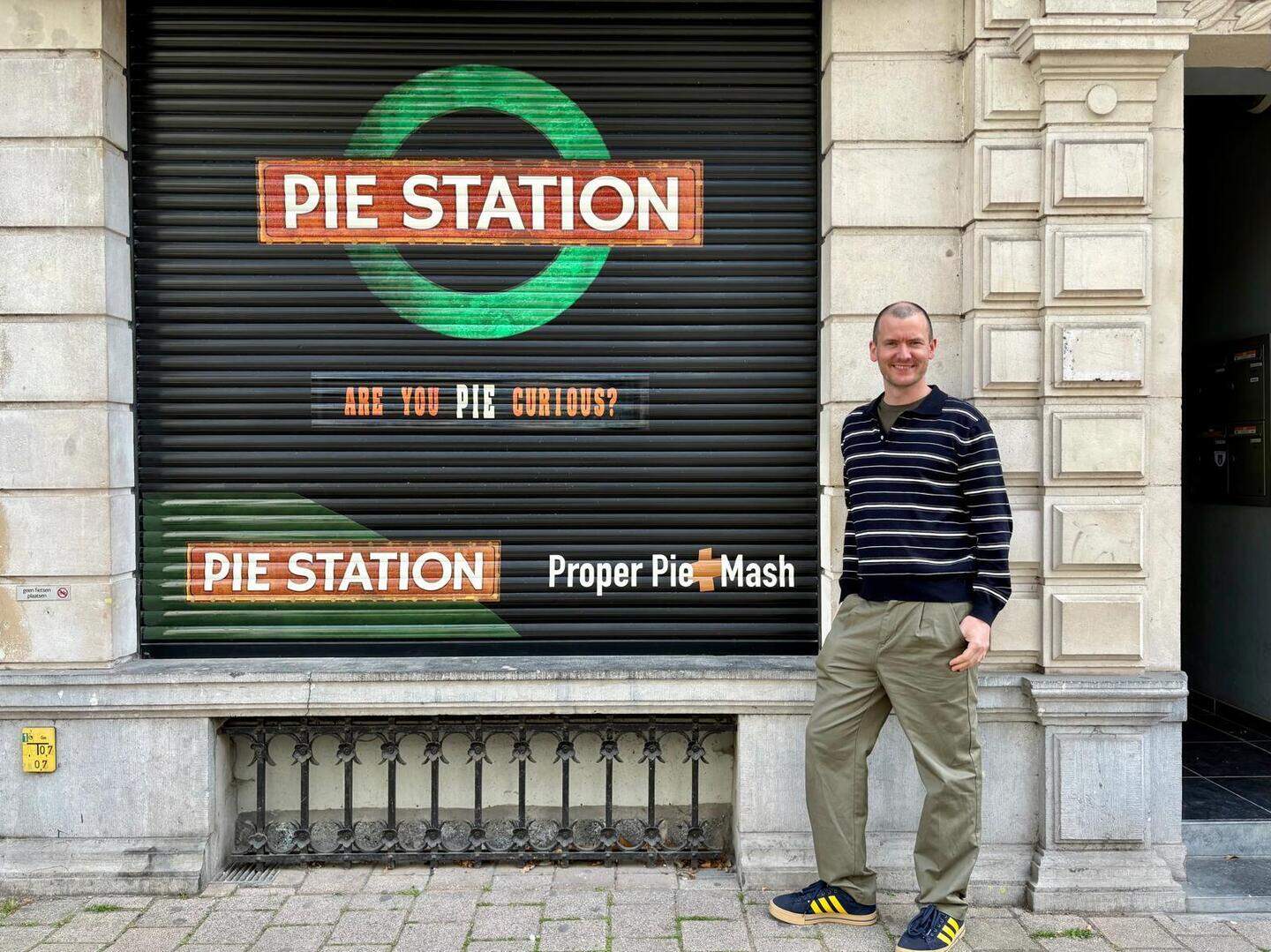Uitbater van Patrick Foley’s opent ‘gat in de muur’ om Britse pasteien ...