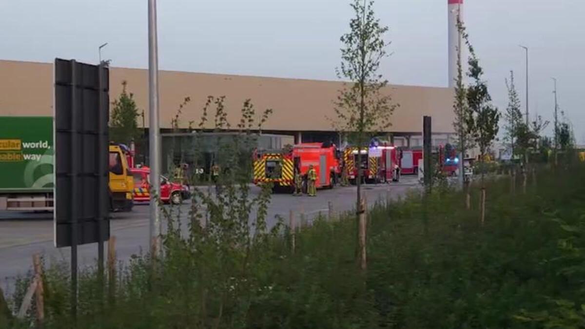 Brand bij afvalverwerkend bedrijf na uren geblust: container met ...