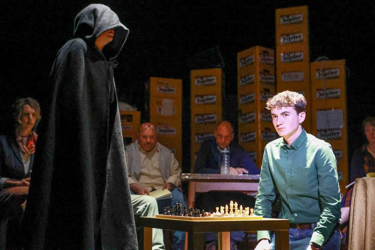 Ingmar Bergman is dood, maar toneelgezelschap De Klokke twijfelt of dit ...