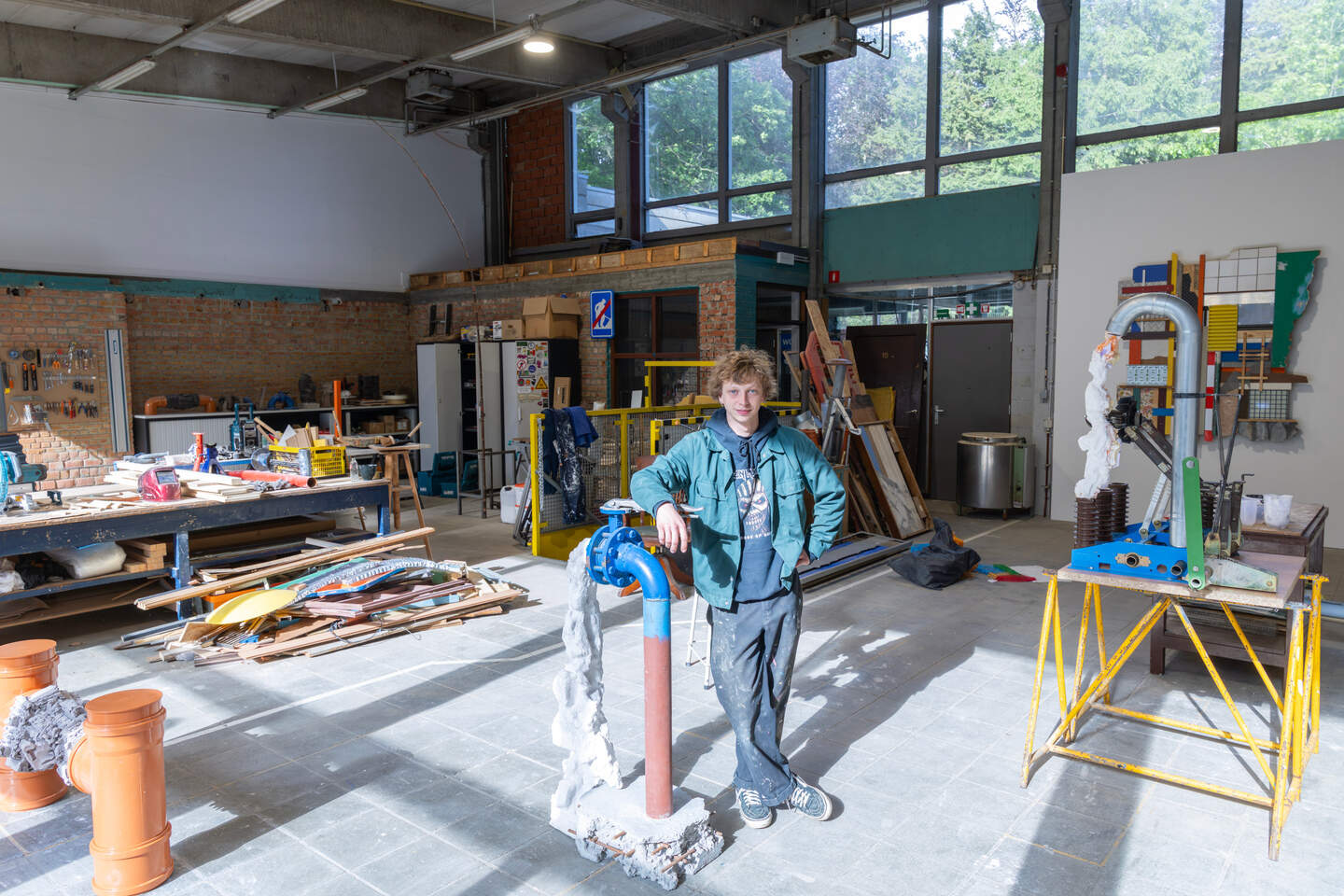 Sanatorium opent deuren voor eerste expo: twaalf kunstenaars nemen oude ...
