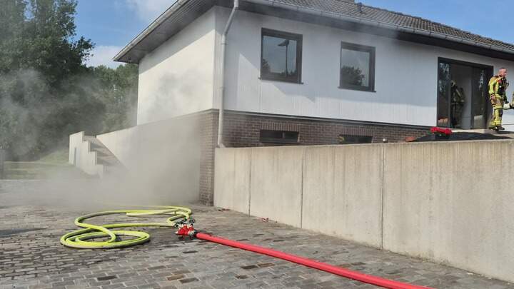 Kortsluiting zorgt voor brand in garage onder woning op Berendries ...