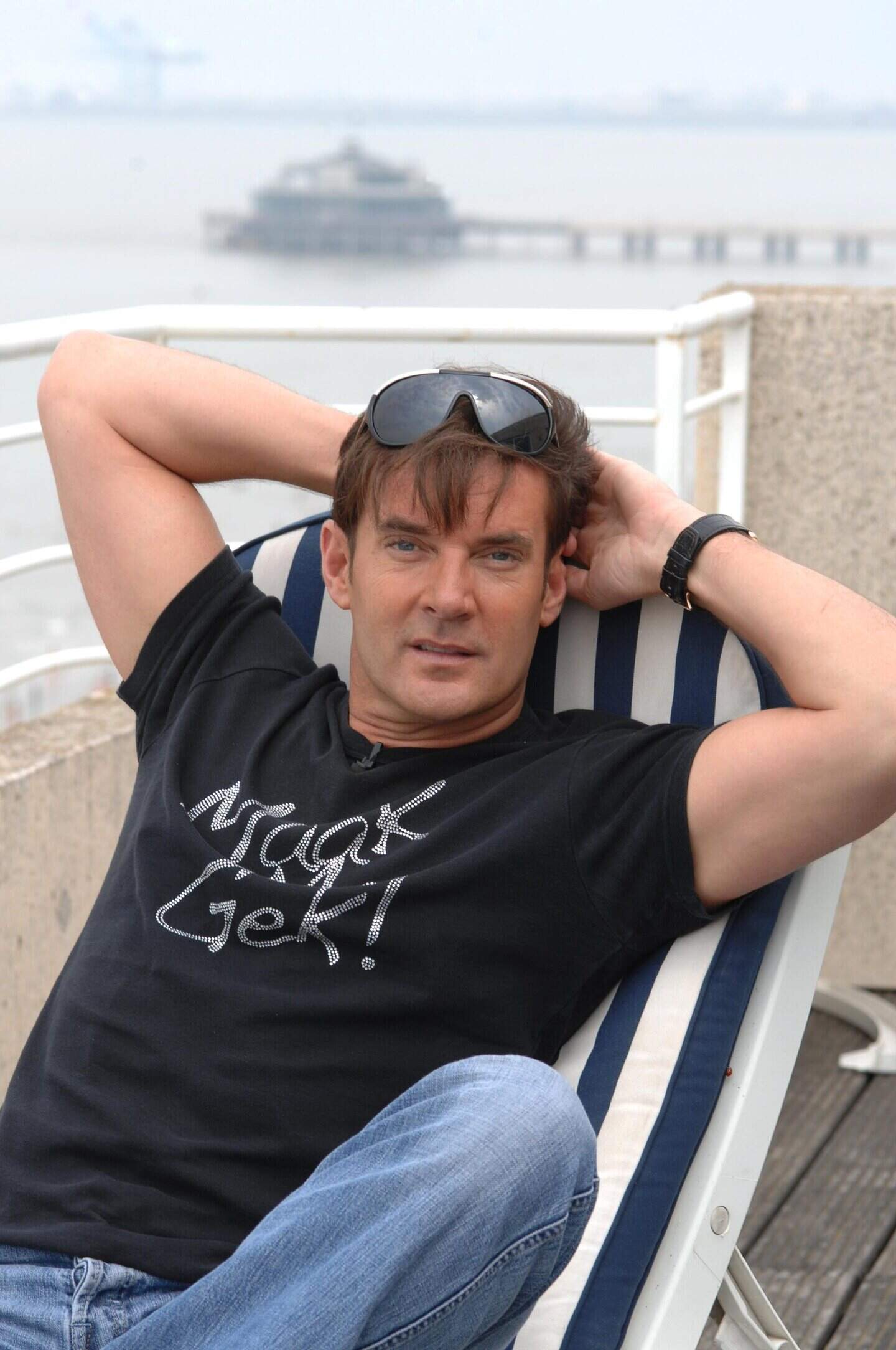Gerard Joling denkt aan muzikaal pensioen: “Het begint zielig te worden ...