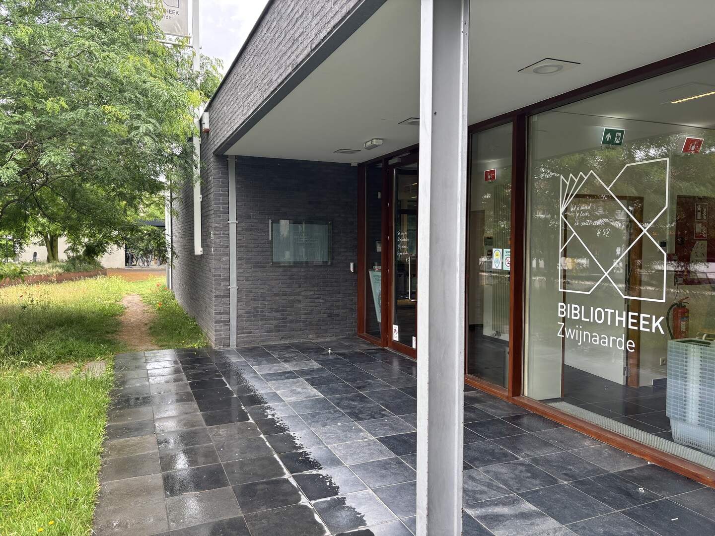 Na grondige opfrisbeurt heropent deze bibliotheek opnieuw de deuren met ...