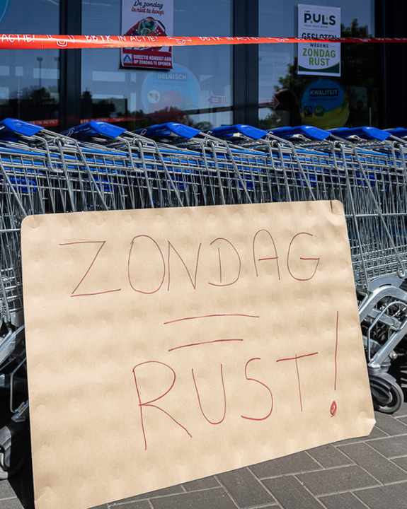 Aldi wil alle winkels zondag openen tot 13 uur, personeelsleden mogen ...