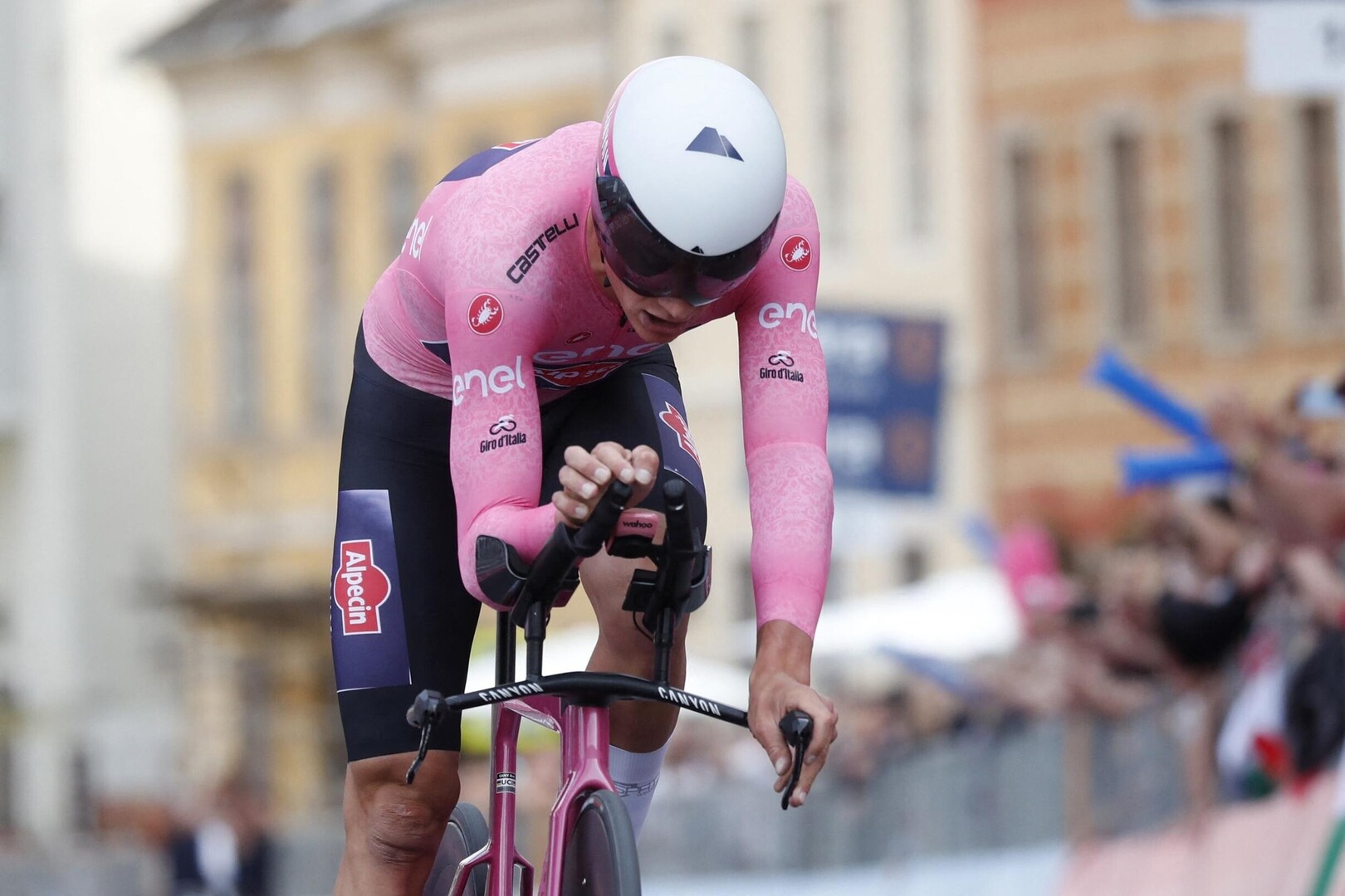 Mathieu van der Poel: “Ik wil de roze trui meenemen naar Sicilië ...